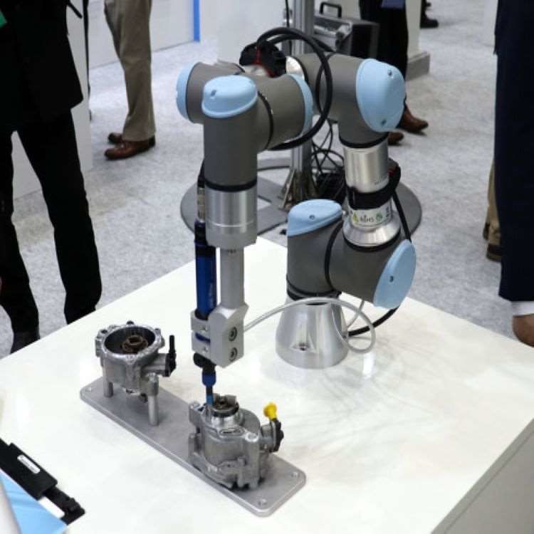 Robot Kolaborasi Robot UR UR3e 6 Axis Robotic Arm Untuk Cobot ... Robot Kolaborasi Robot UR UR3e 6 Axis Robotic Arm Untuk Cobot ...